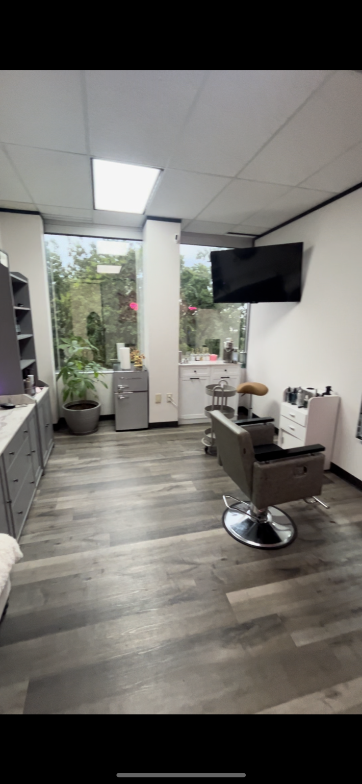 Lease a Salon Suite - Houston Salon Suites
